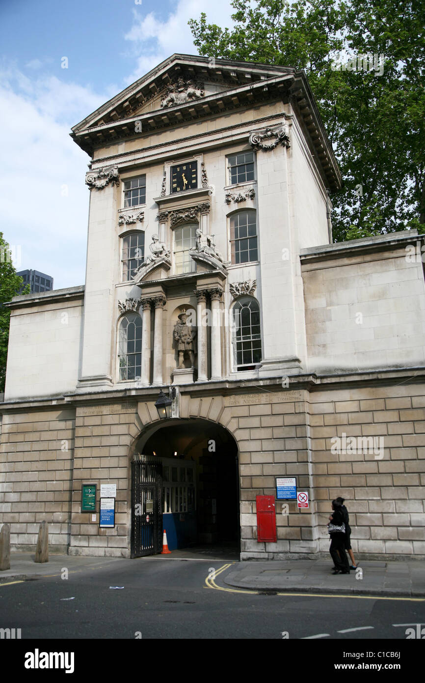 General view of st bartholomews hospital hi-res stock photography and ...