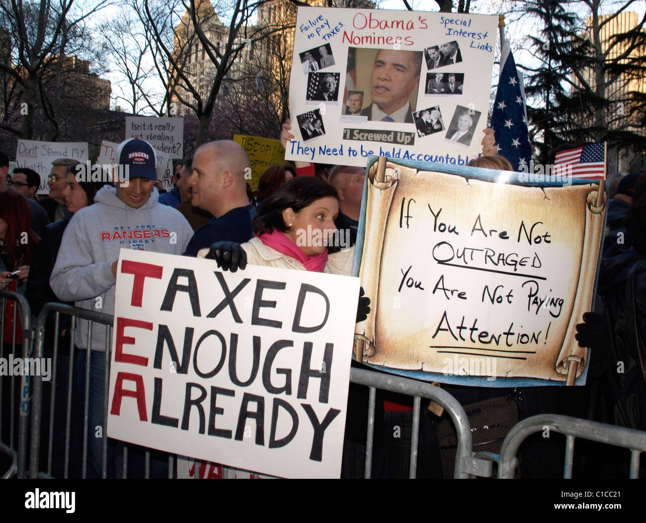 Protesters New York City 'National Tea Party Tax Protest' againts ...