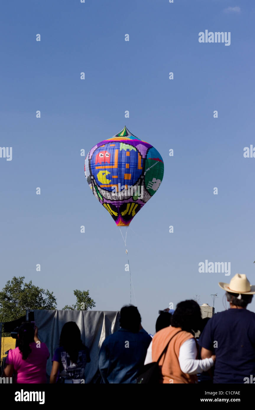 Globo de Cantolla (hot air paper balloon) inspired in the Pac-man ...