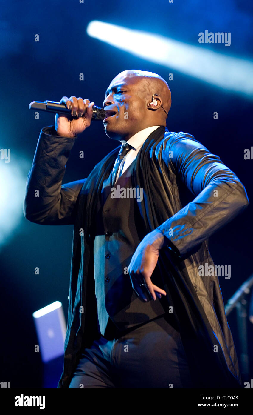 Seal in concert at Radio City Music Hall where he confirmed that his ...