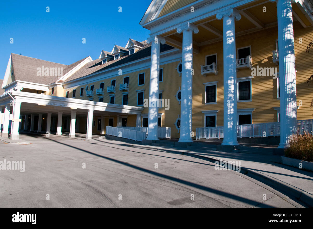 Yellowstone lake hotel supermarket hi-res stock photography and images ...