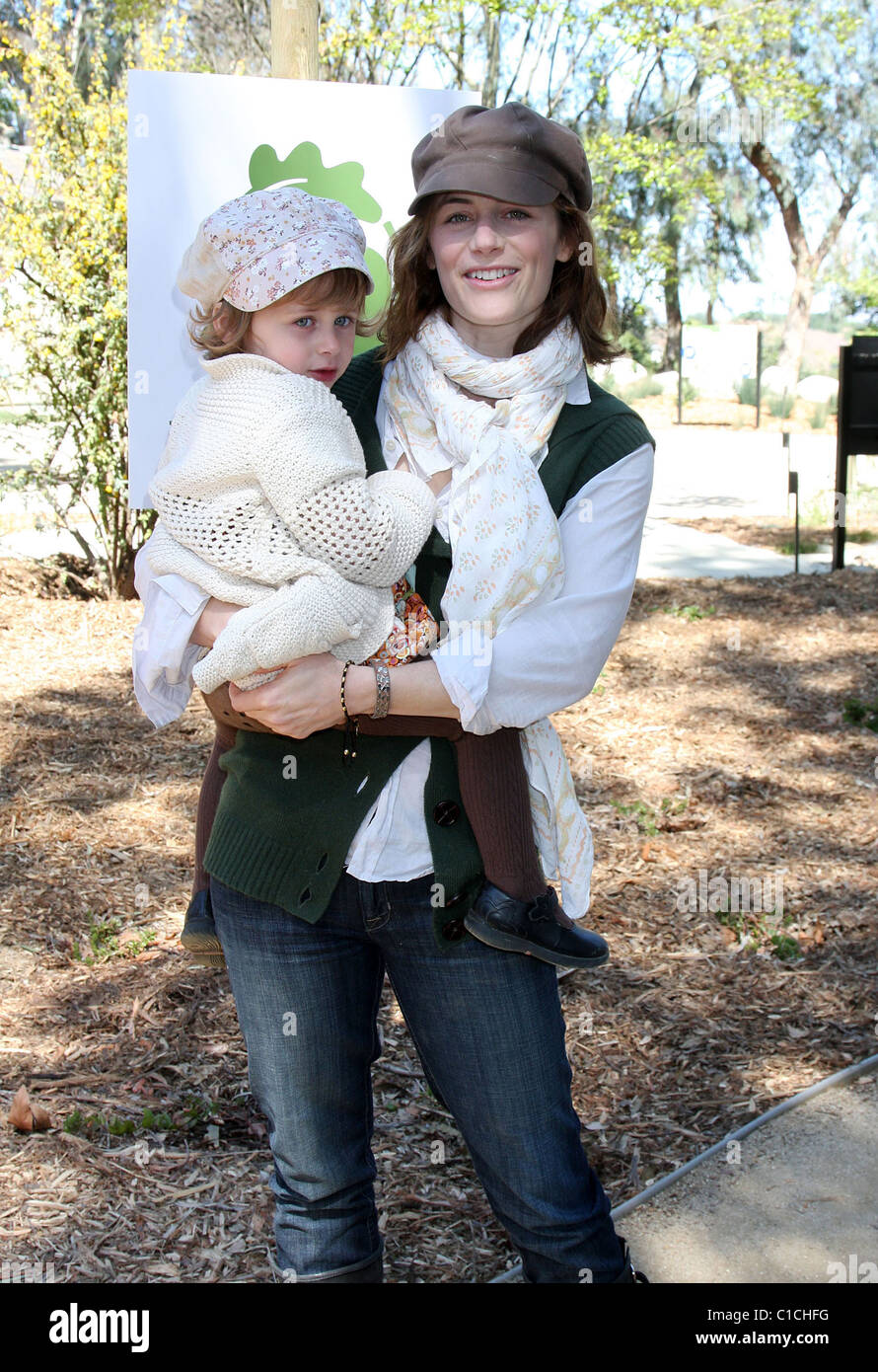 Sarah Clark and daughter The Green Hollywood Tree Planting at ...