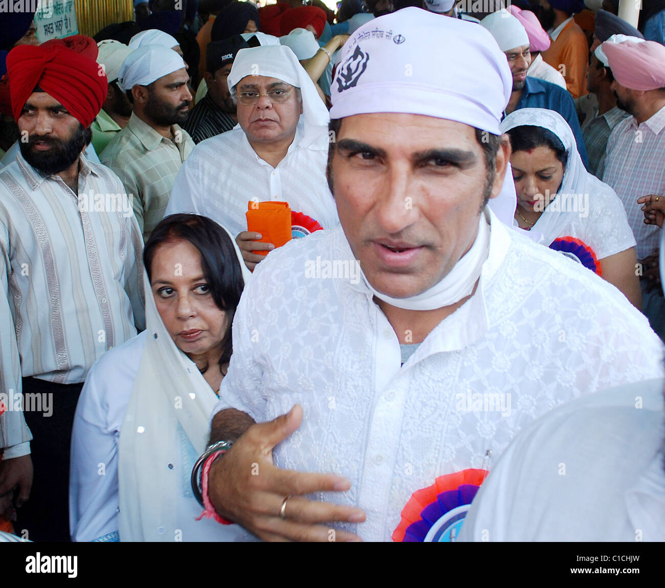 Bollywood Actor Mukesh Rishi on his way to pay obeisance at Golden ...