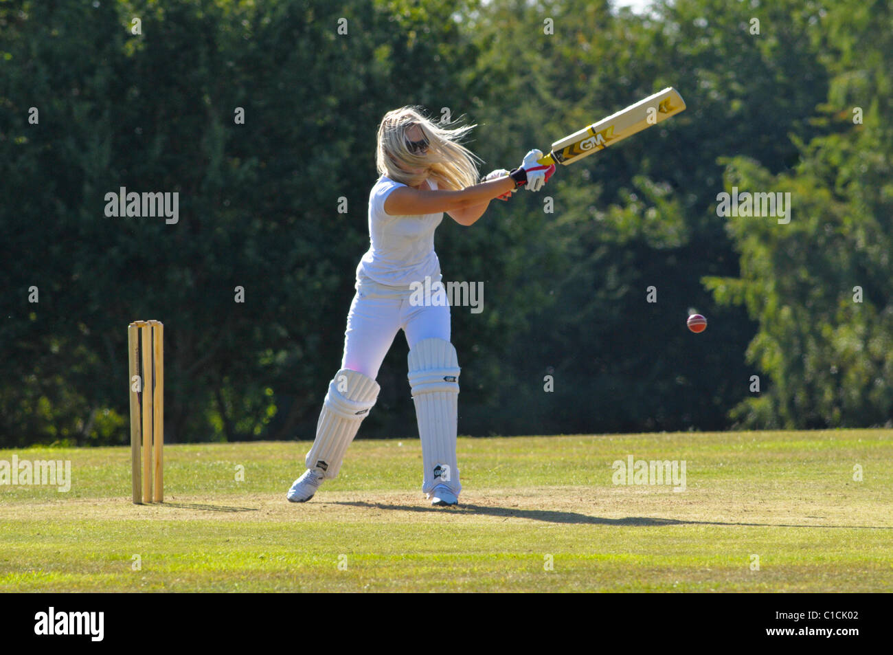 woman in early twenties playing cricket for fun Stock Photo - Alamy