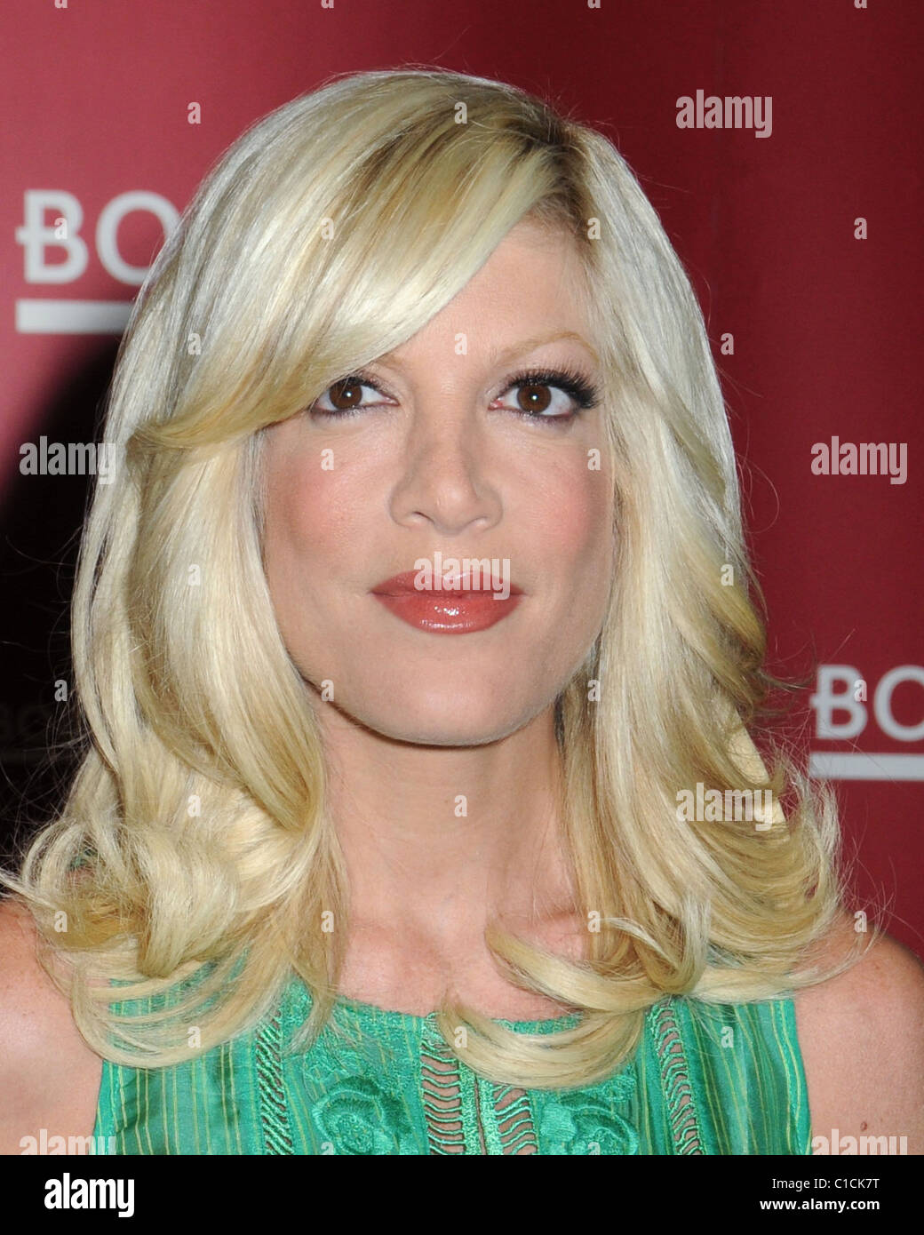 Tori Spelling signs copies of her new book 'Mommywood' at Borders New ...
