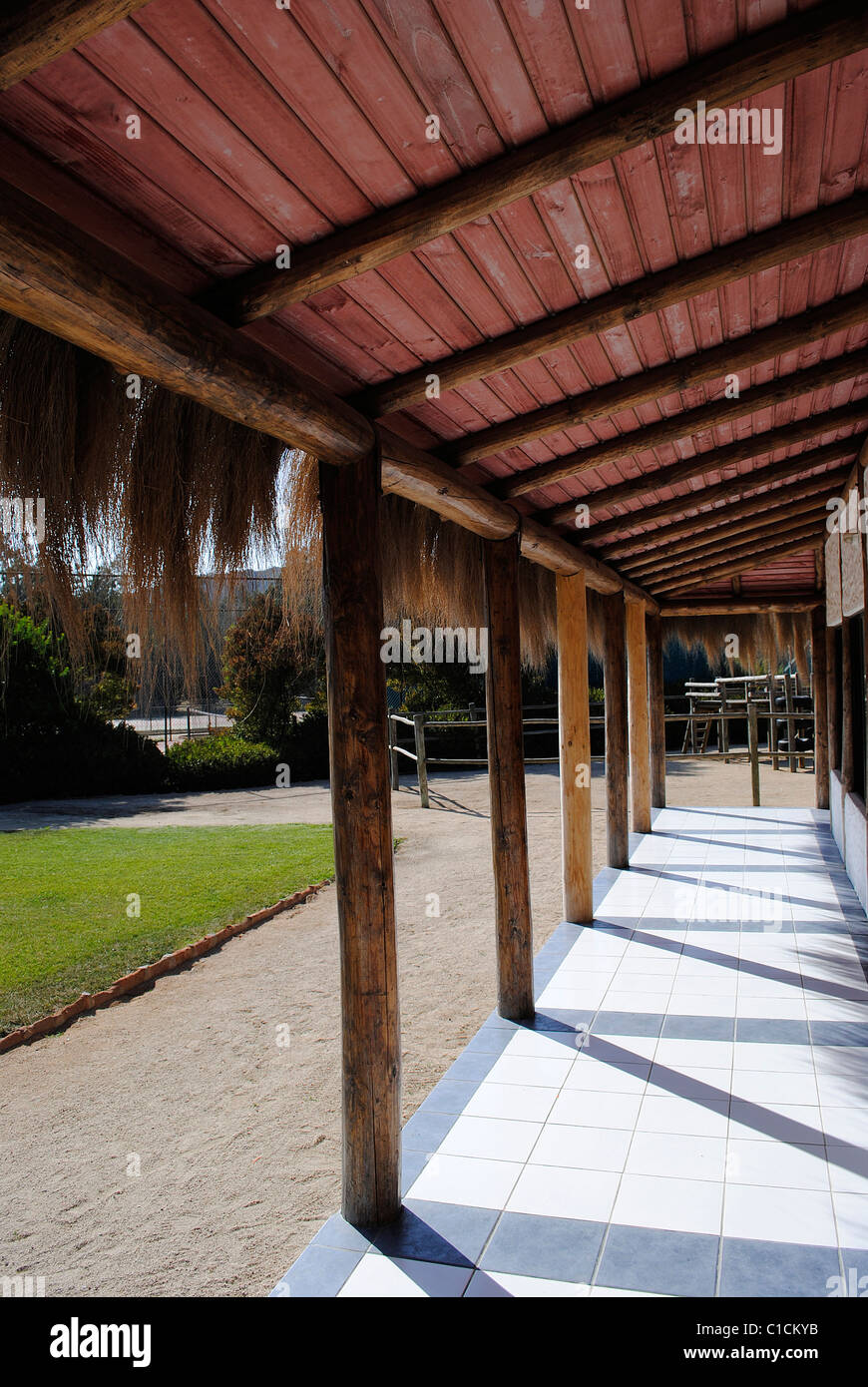 Eaves hi-res stock photography and images - Alamy