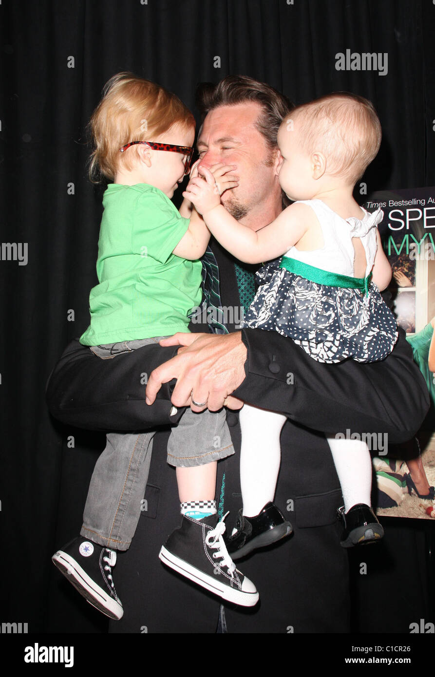 Dean McDermott, children Liam Aaron and Stella Doree Tori Spelling's ...
