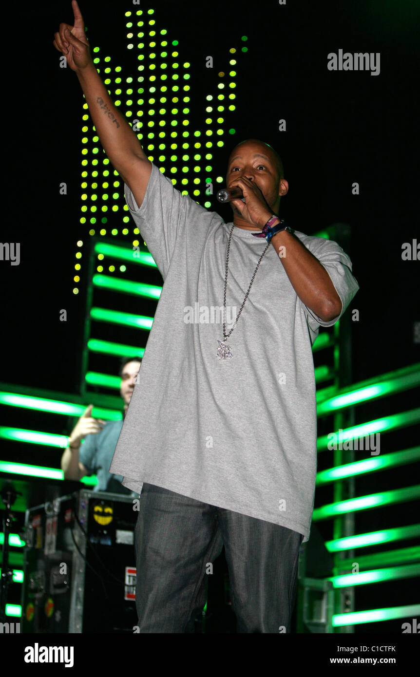 Warren G appears on stage with DJ AM aka Adam Goldstein and Travis ...