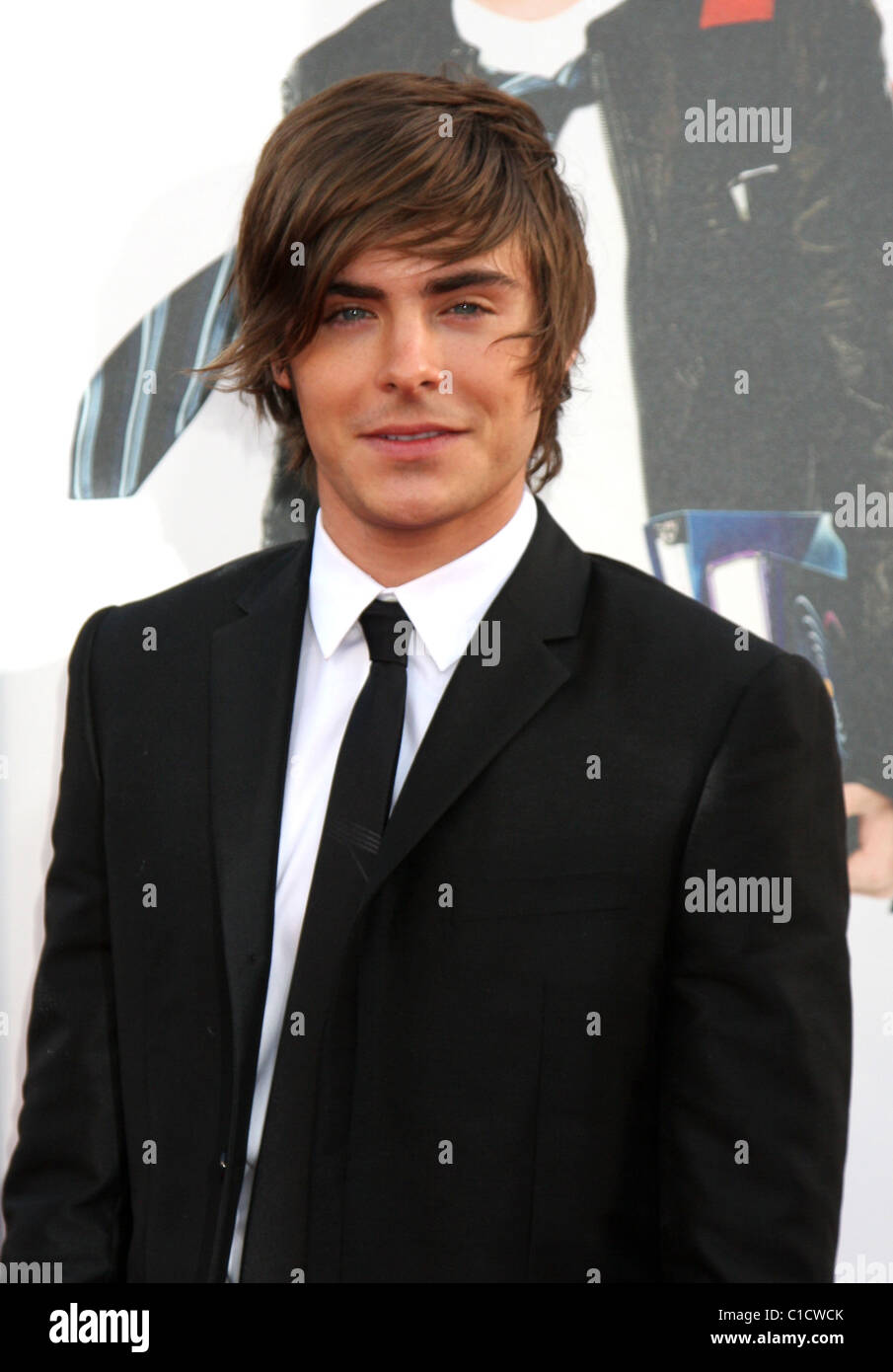 Zac Efron 17 Again Premiere at Grauman's Chinese Theater in Los Angeles - Arrivals Los Angeles ...
