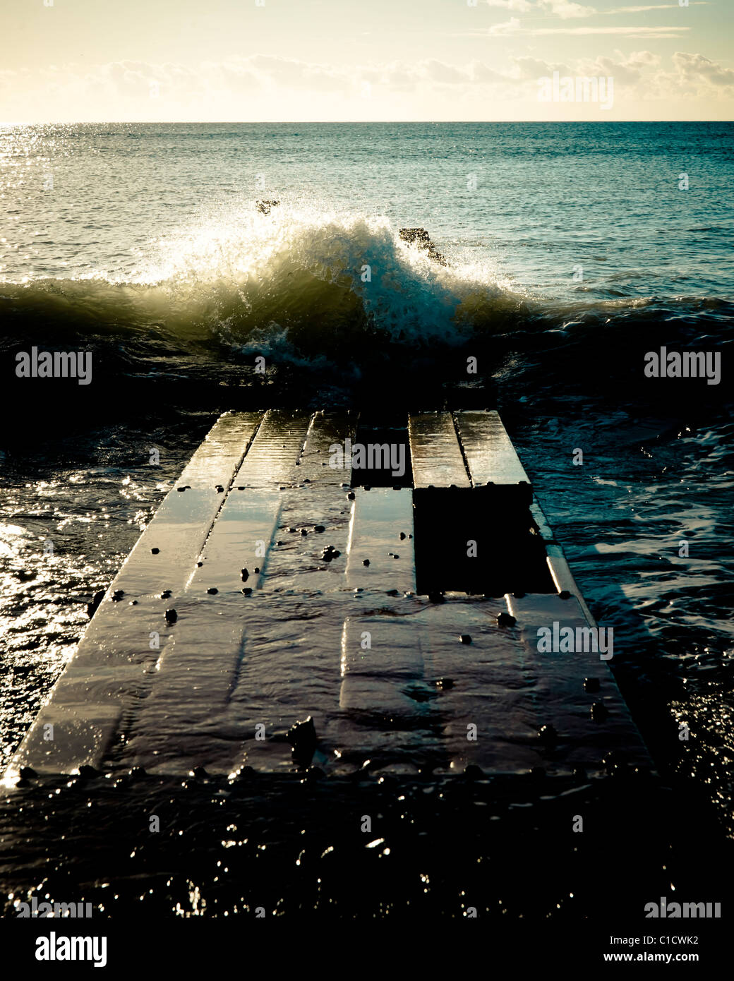Small breaking waves hi-res stock photography and images - Alamy