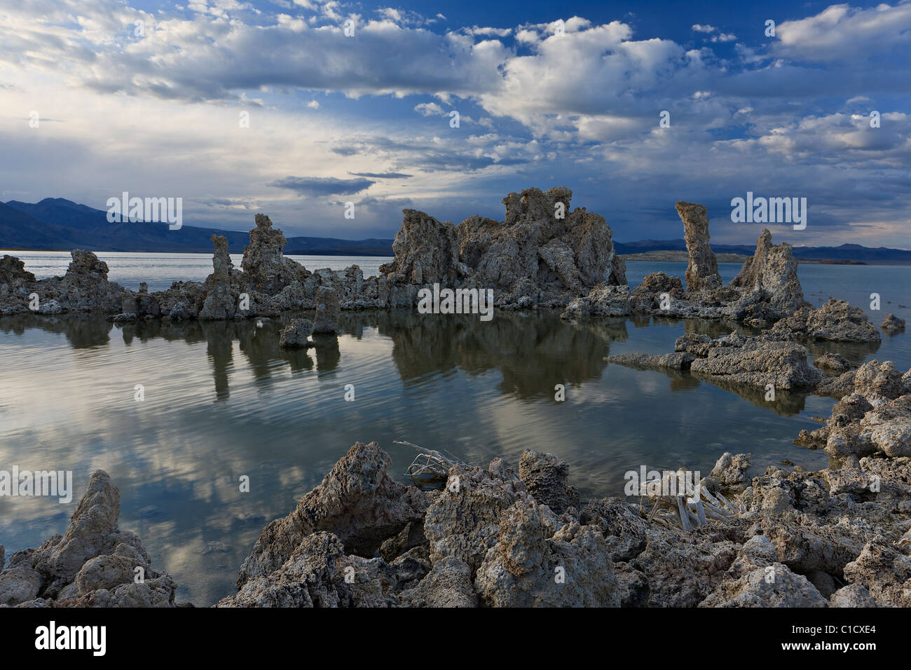 Mono lake lee hi-res stock photography and images - Alamy
