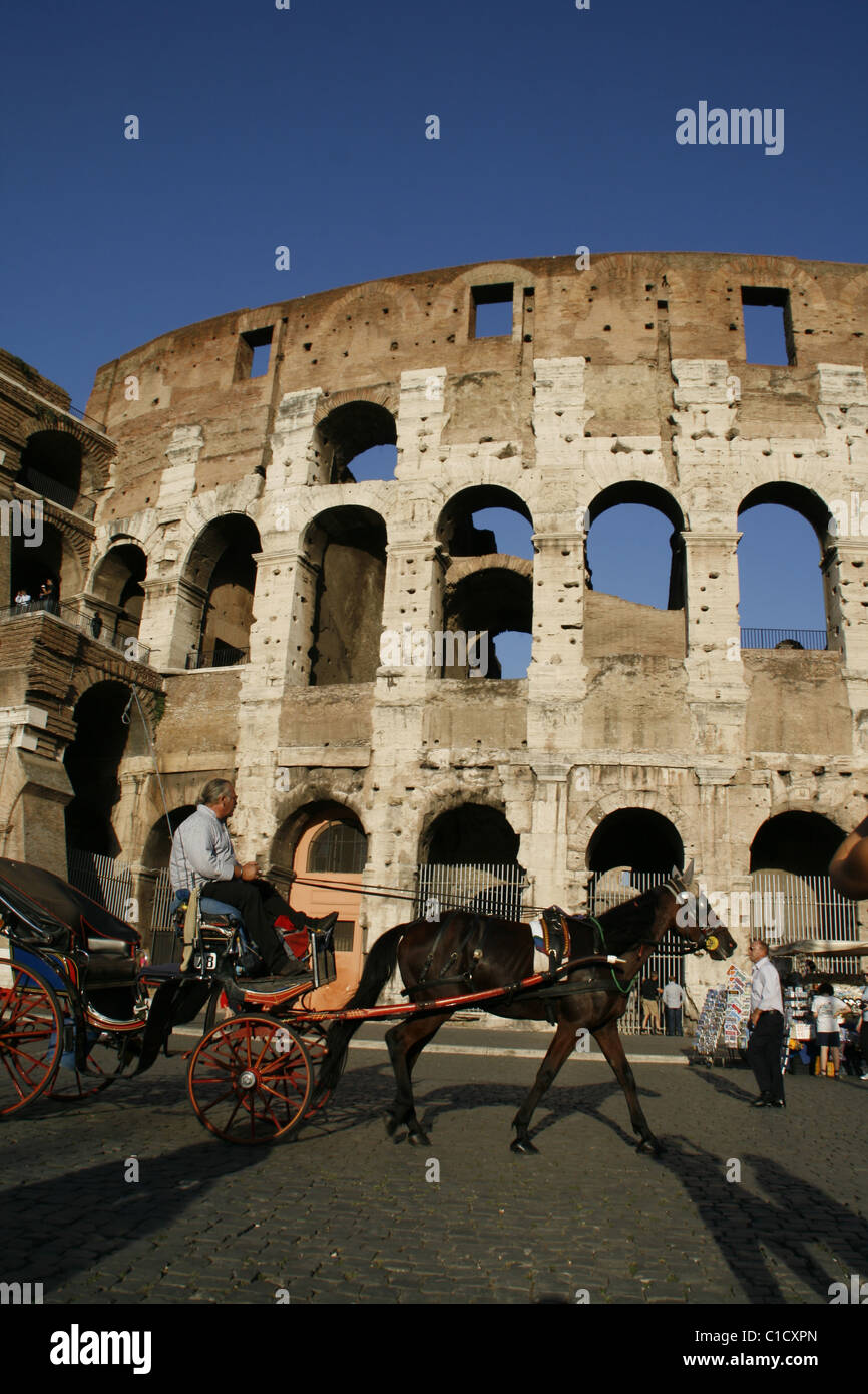 the colosseum amphitheatre wall facade, rome Stock Photo - Alamy