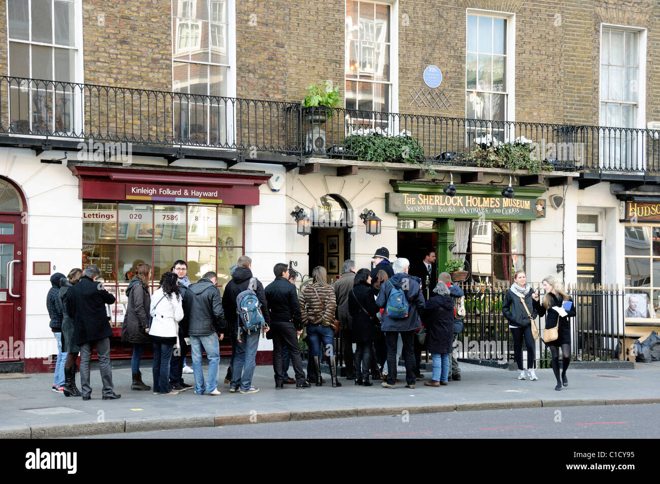 Sherlock holmes museum queue hi-res stock photography and images - Alamy