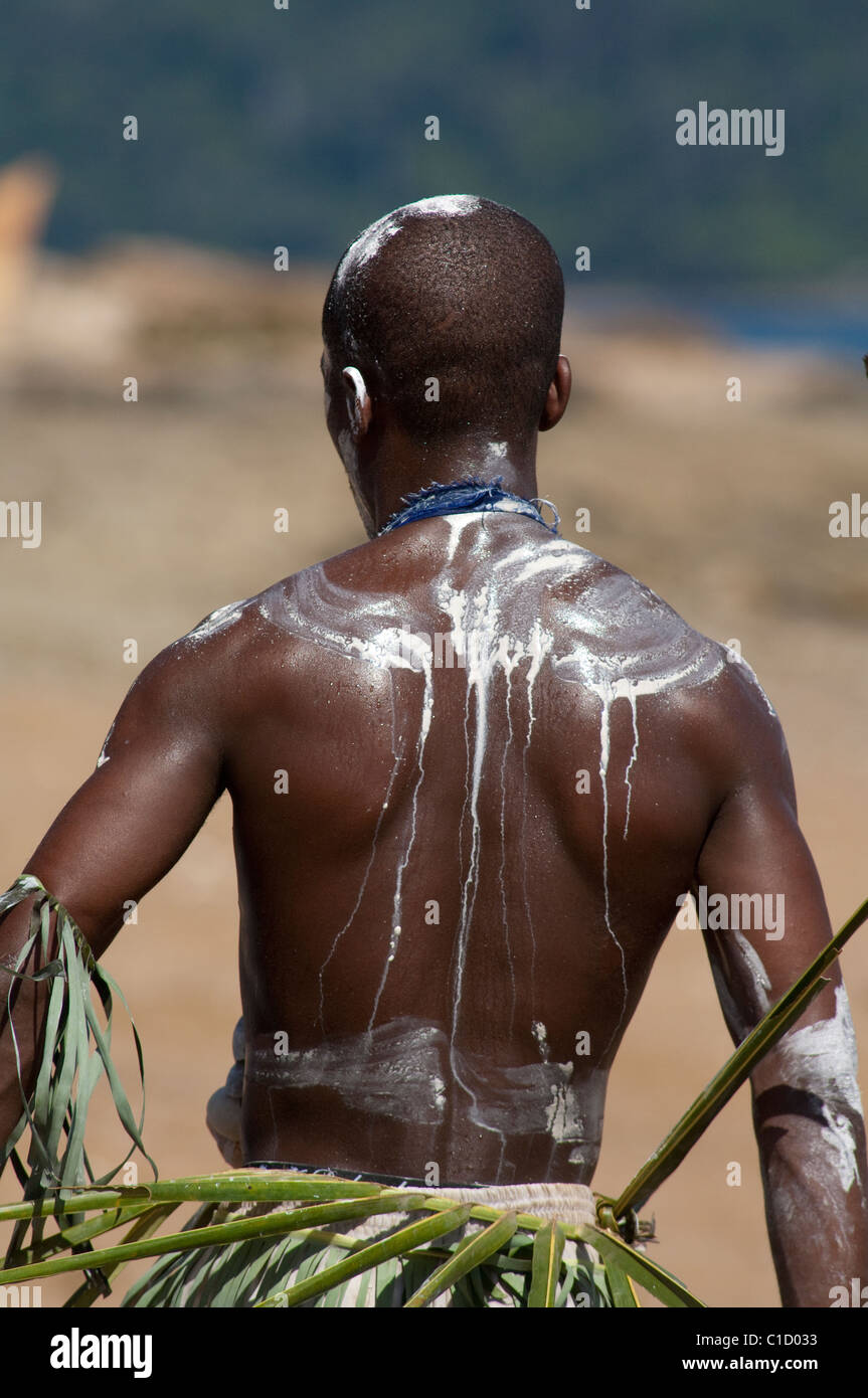Madagascar traditional clothing hi-res stock photography and images - Alamy