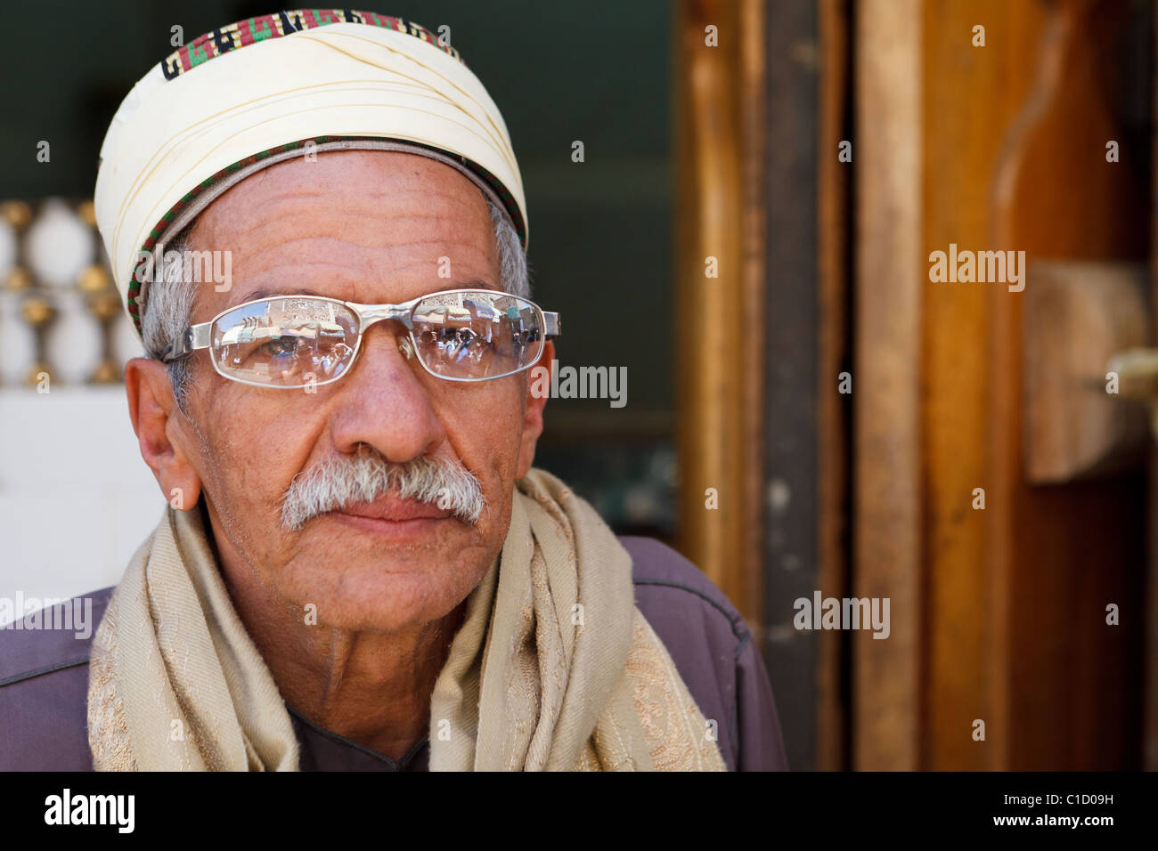 Imam of mosque in the Old City of Sana'a, Yemen Stock Photo - Alamy