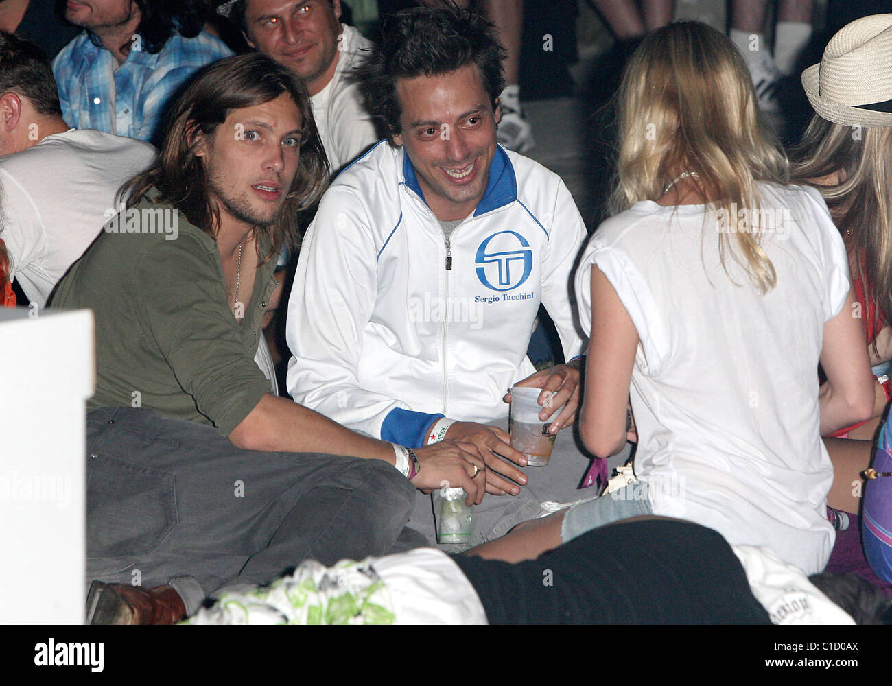 James Rousseau and girlfriend Kate Bosworth relax with friends friends ...