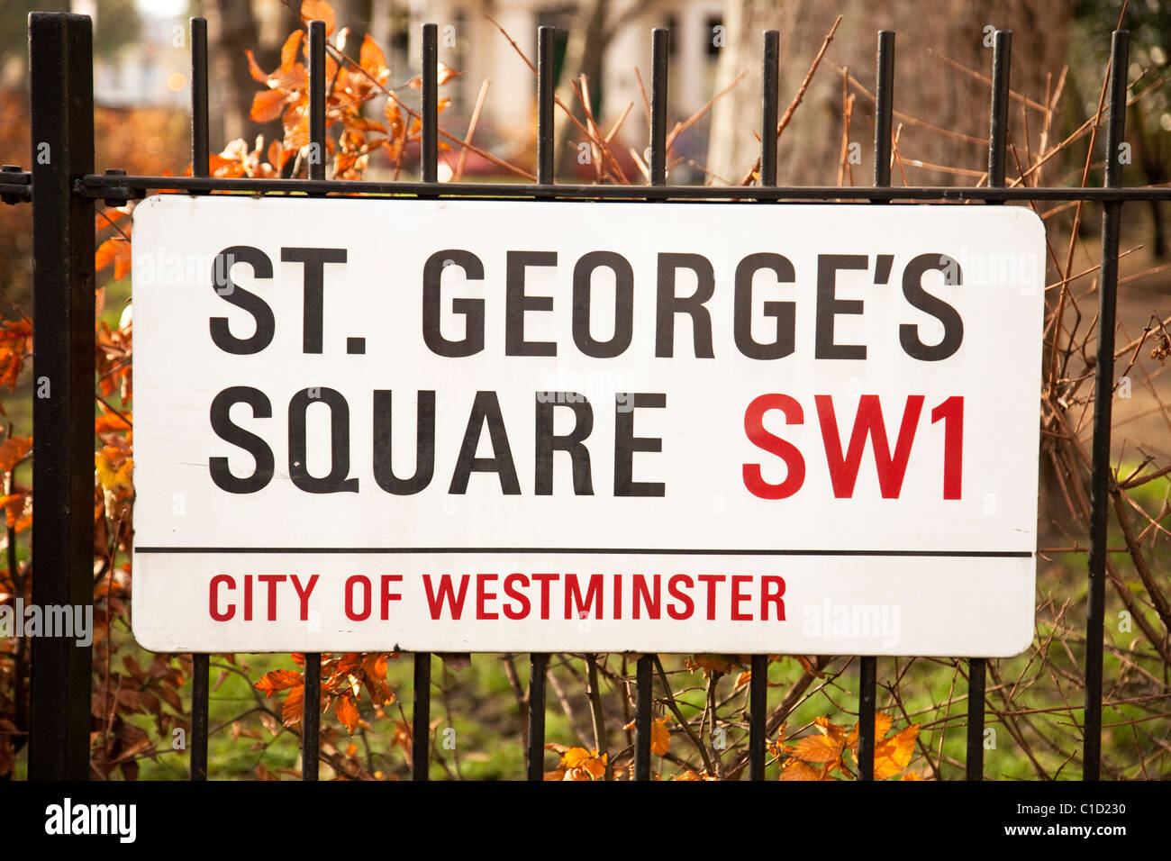 St George's Square, London SW1 street sign Stock Photo - Alamy