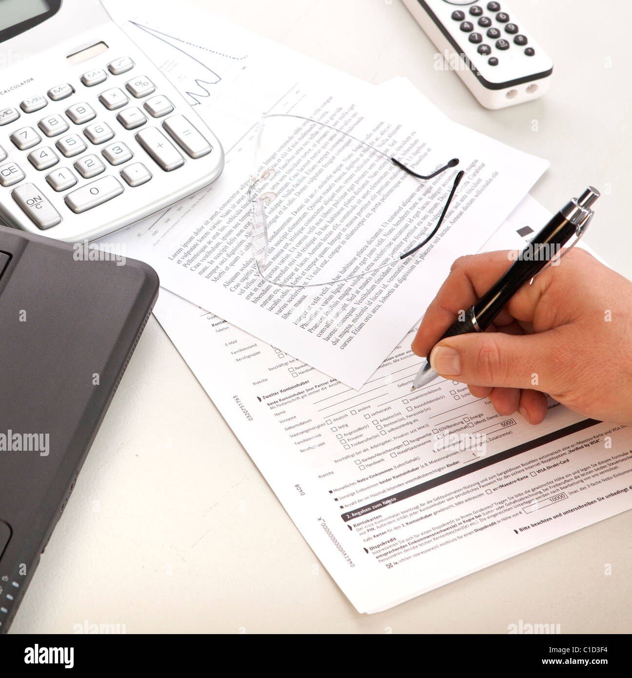 Contract signing hi-res stock photography and images - Alamy