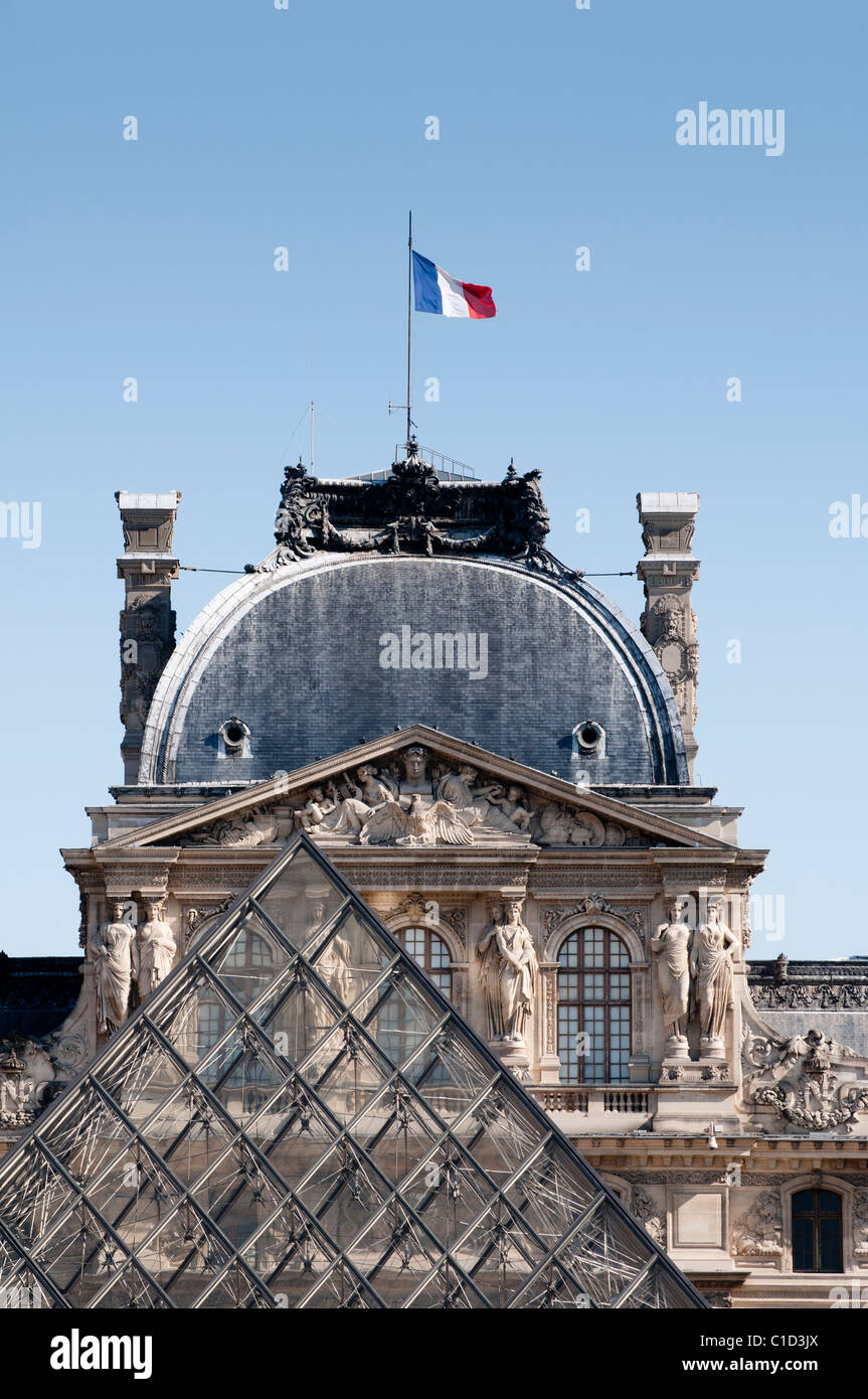 Louvre paris pyramid hi-res stock photography and images - Alamy