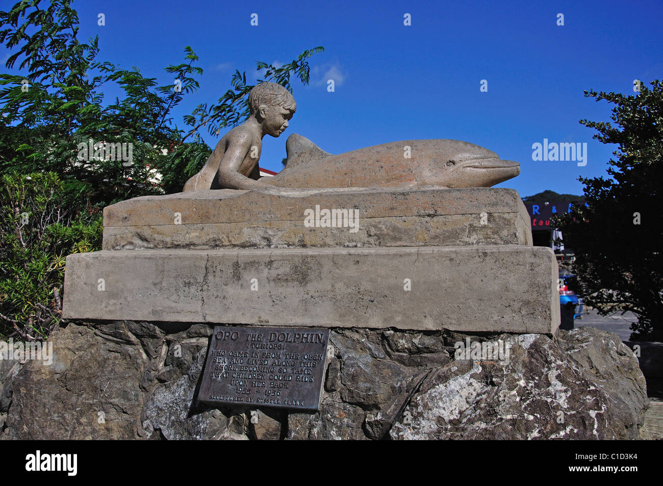 'Opo the dolphin' statue on foreshore, Opononi, Northland Region, North ...
