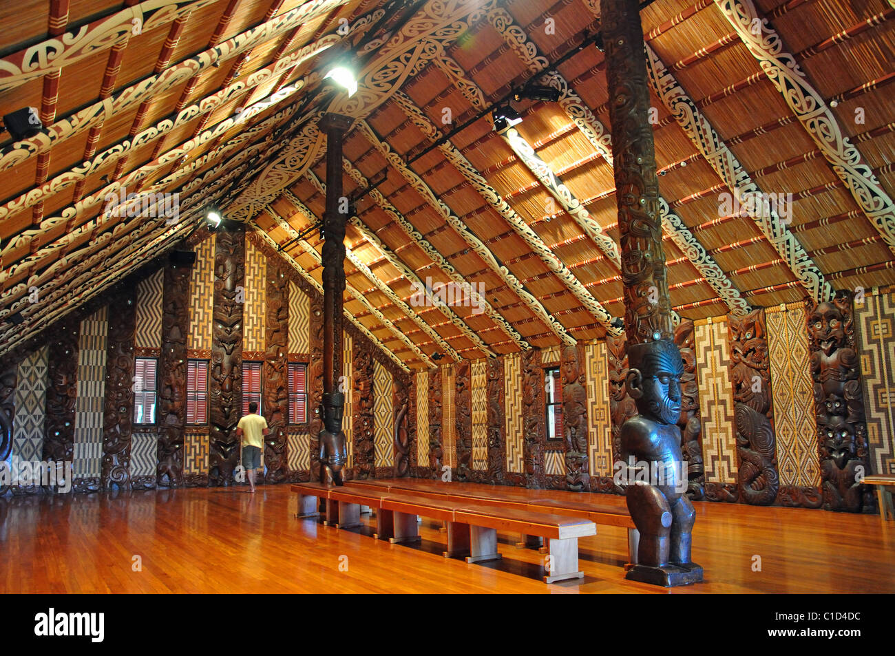 Maori traditional meeting house at waitangi hi-res stock photography ...