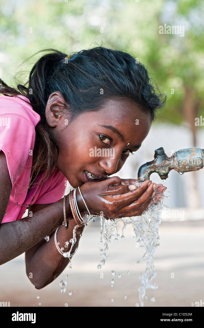 Water pouring from a tap hi-res stock photography and images - Alamy