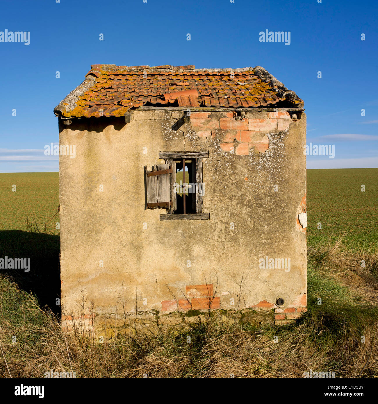 Complete with hut hi-res stock photography and images - Alamy