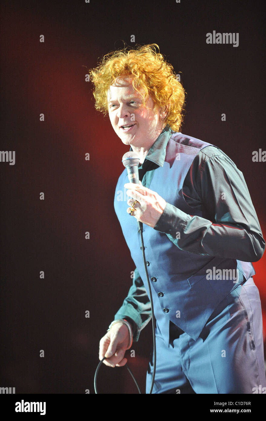 Mick Hucknall of Simply Red performing 'Greatest Hits Tour 2009 ...