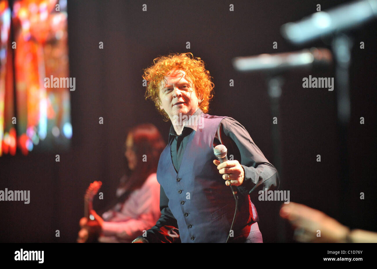 Mick Hucknall of Simply Red performing 'Greatest Hits Tour 2009 ...