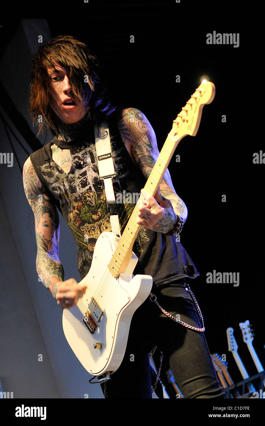 Trace Cyrus, brother of Miley Cyrus and singer of Metro Station ...