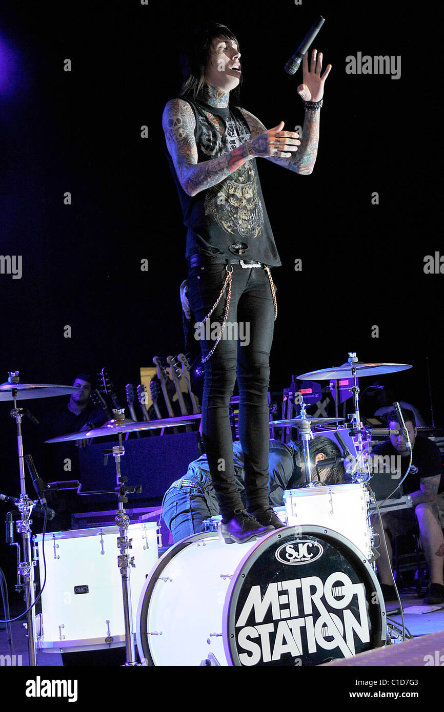 Trace Cyrus, brother of Miley Cyrus and singer of Metro Station ...