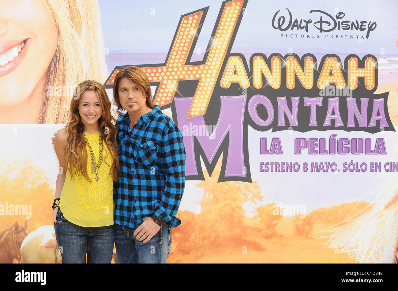 Miley Cyrus and Billy Ray Cyrus 'Hannah Montana: The Movie' photocall ...