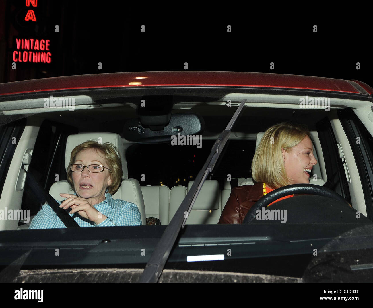 Katherine Heigl and her mother Nancy Heigl are mobbed by fans and ...