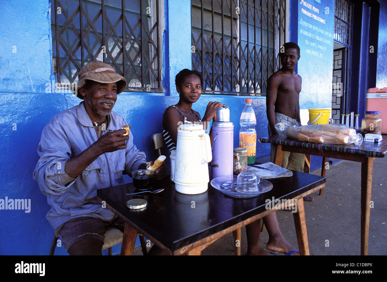Madagascar, Diego Suarez (Antsiranana), breakfast on the pavement Stock ...