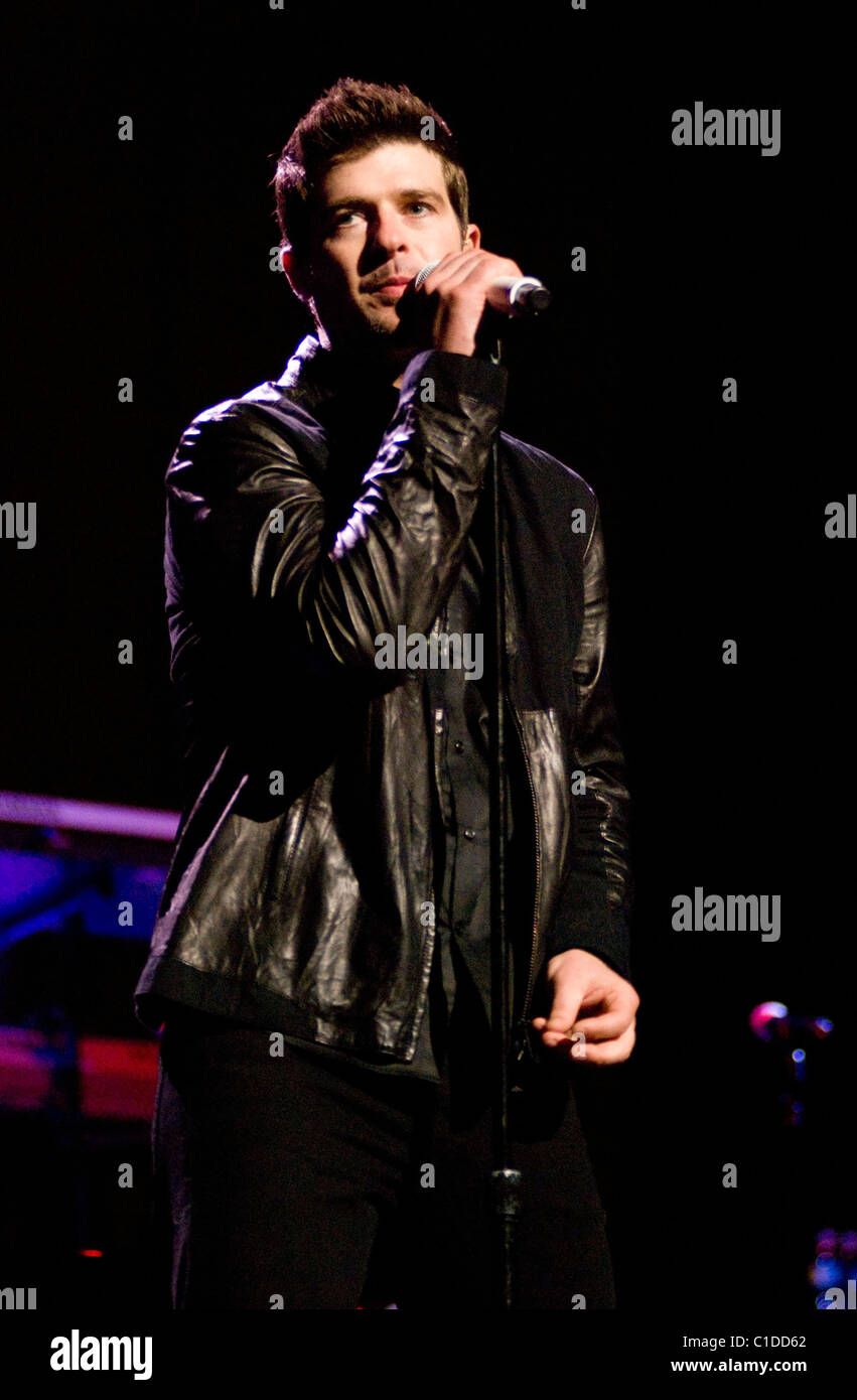 Robin Thicke performs at the Arie Crown Theater Chicago, Illinois - 25. ...