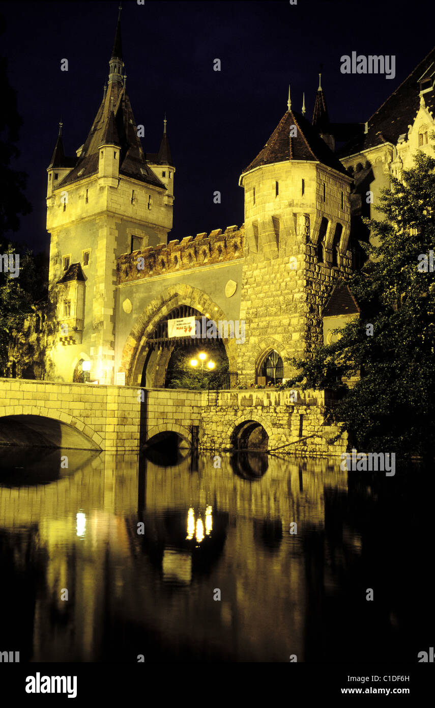 Hunyad castle hi-res stock photography and images - Alamy