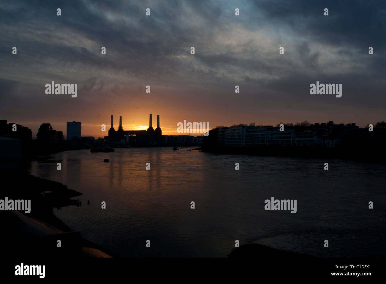 Battersea power station sunset hi-res stock photography and images - Alamy