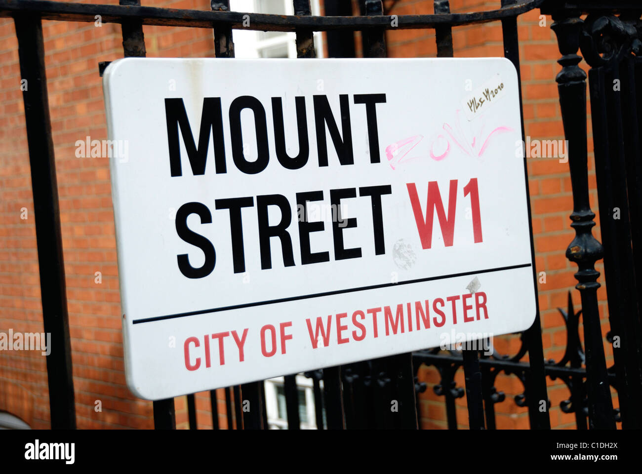Mount Street W1 street sign, Mayfair, London, England Stock Photo - Alamy