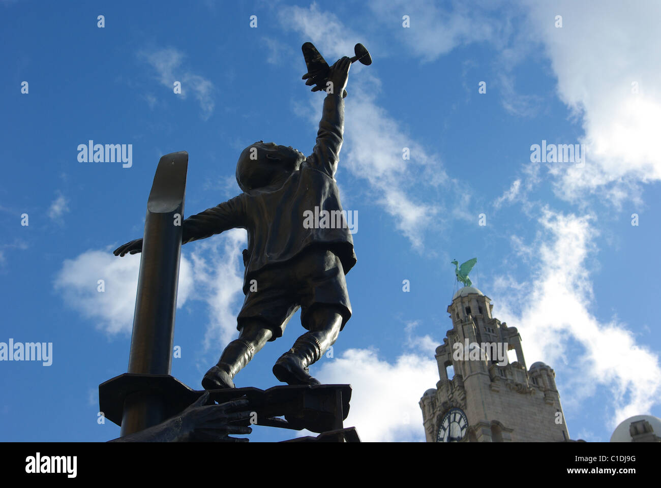 Liver Bird Statue Stock Photos & Liver Bird Statue Stock Images - Alamy