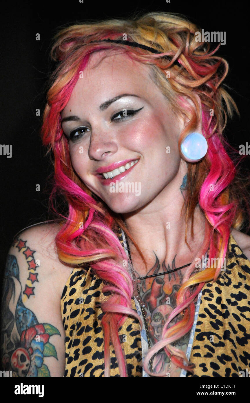 American Idol auditionee Emily Wynne-Hughes poses poolside while on ...