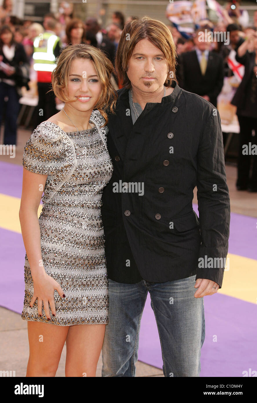 hanna montana 09 Miley Cyrus and Billy Ray Cyrus, Hannah Montana UK ...