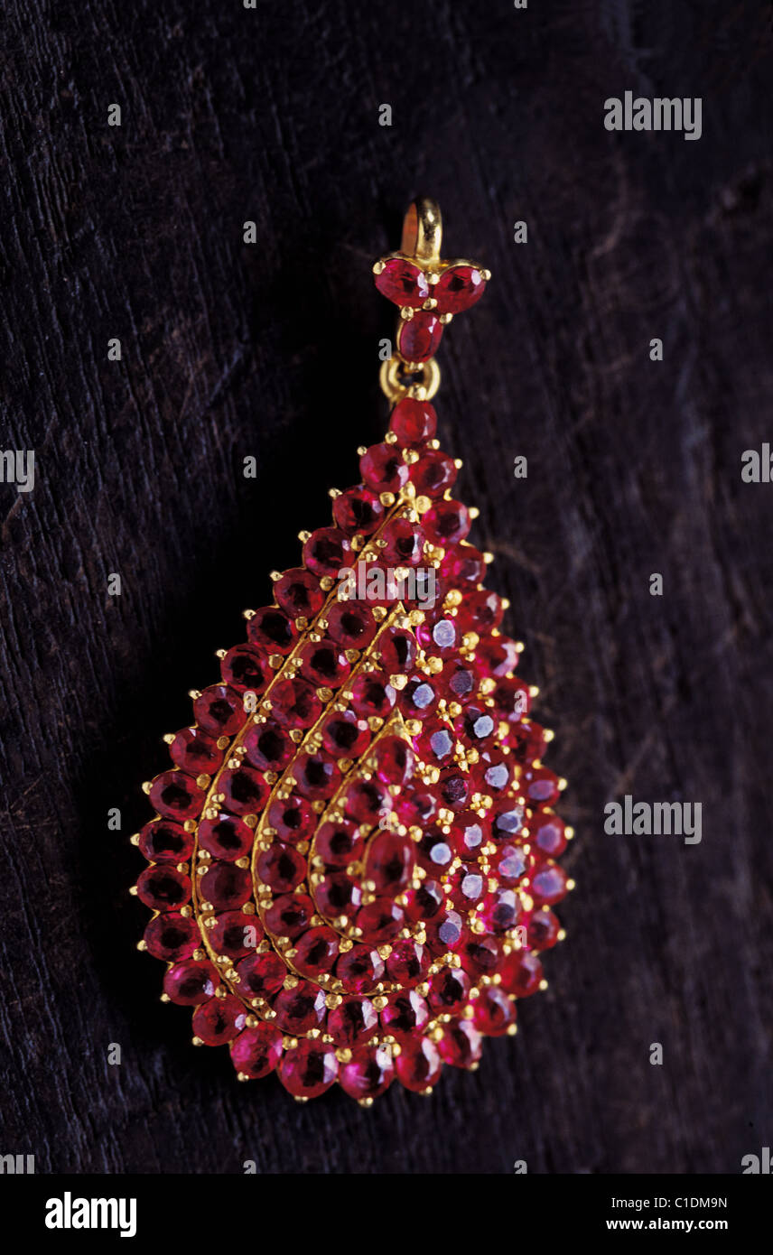 Rubies hi-res stock photography and images - Alamy