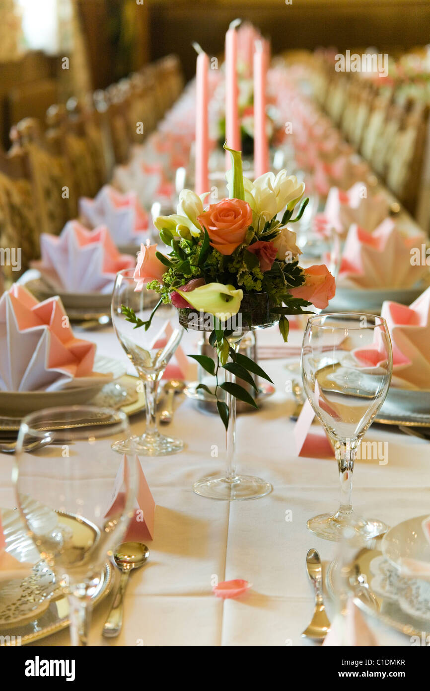 Well laid table hi-res stock photography and images - Alamy