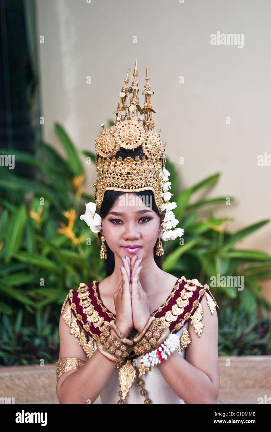 Cambodia female headdress dancer hi-res stock photography and images ...