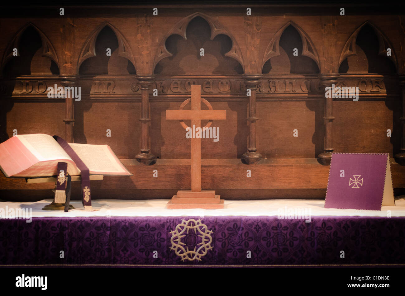 Altar bible hi-res stock photography and images - Alamy