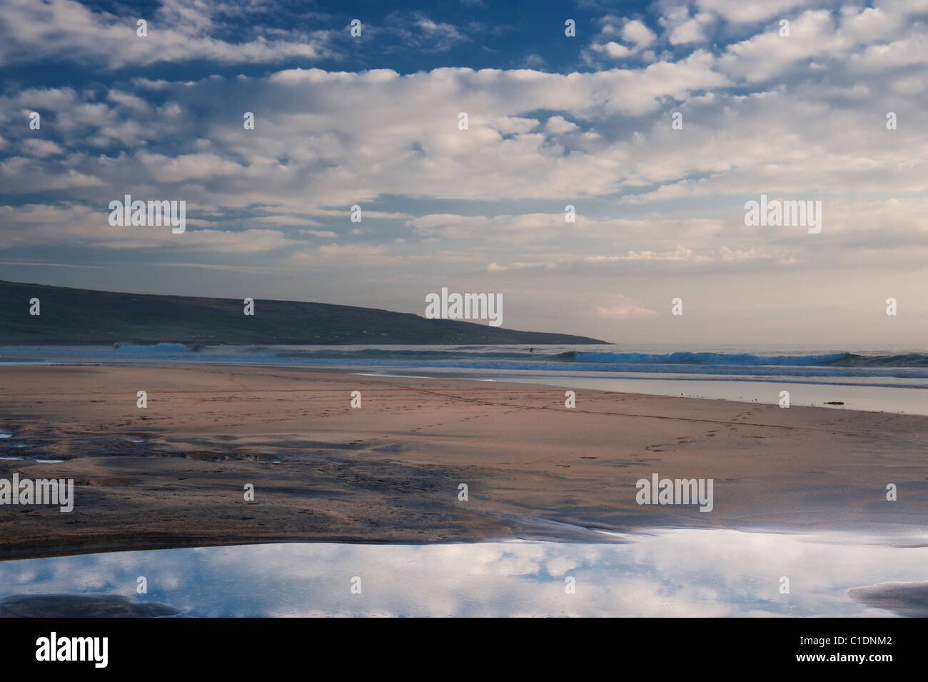 Ireland ocean waves clare hi-res stock photography and images - Alamy