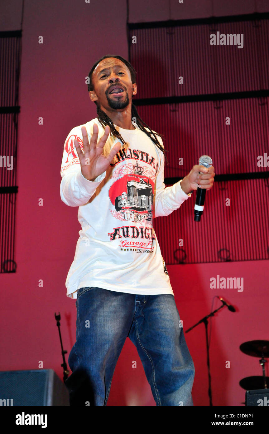 Madcon 40 Principales Primavera Pop Benefit concert at the Palau Sant ...