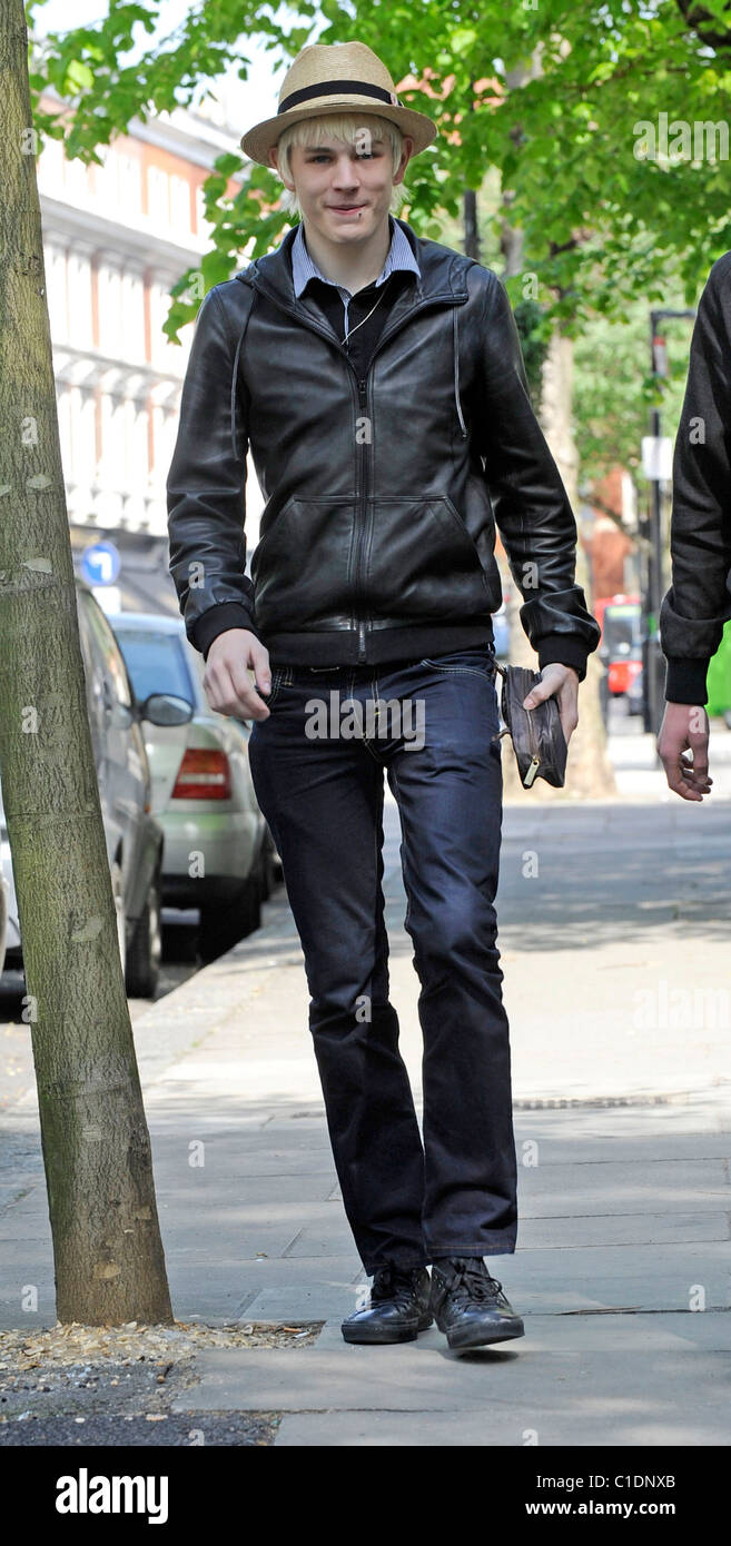 Luke Worrell leaving Kelly Osbourne's house wearing a straw hat London ...