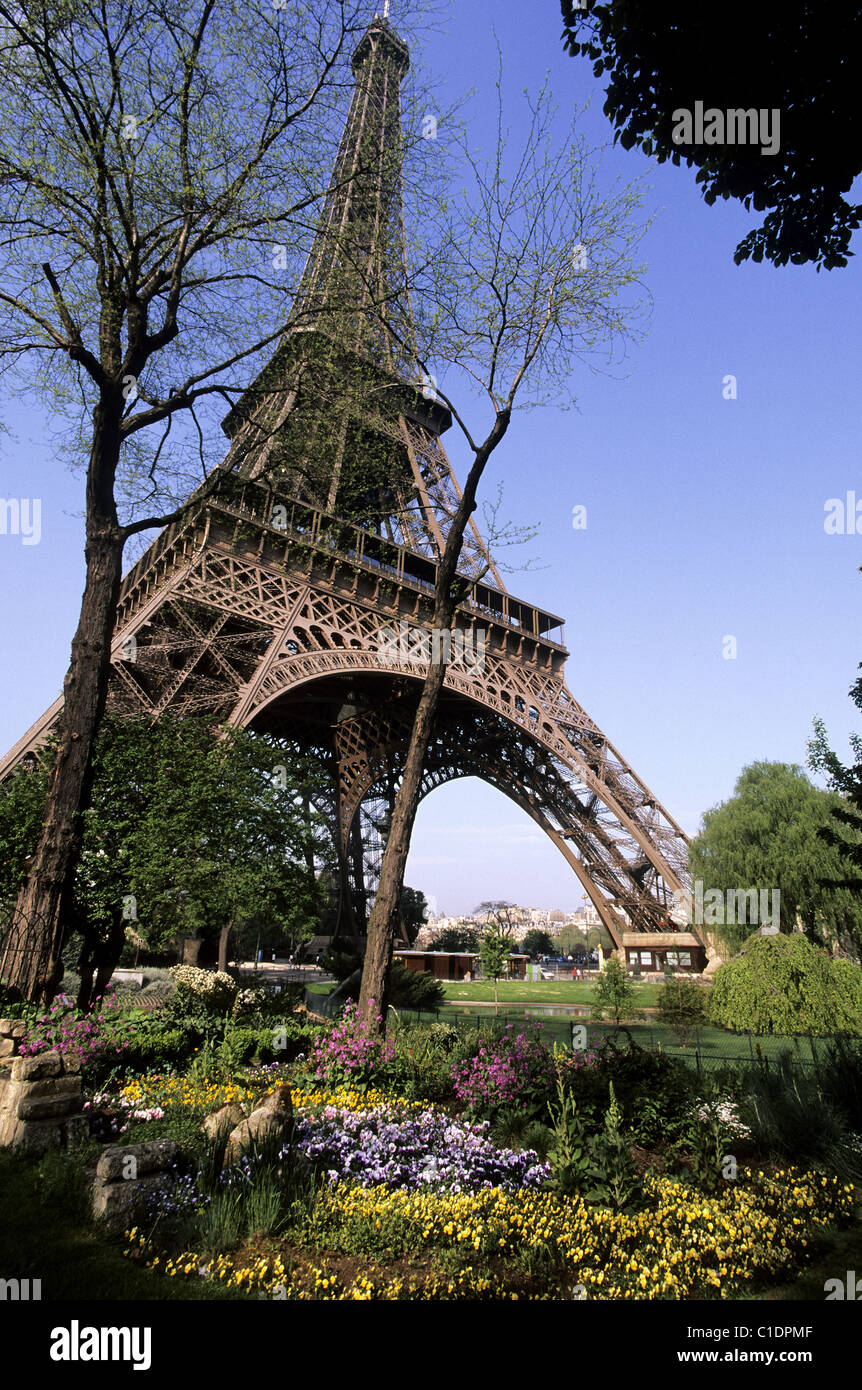 France, Paris, garden at the bottom of the Eiffel Tower Stock Photo - Alamy