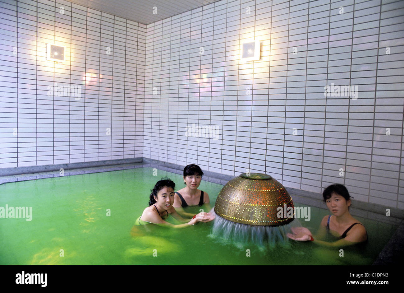 Japanese bath woman hi-res stock photography and images - Alamy